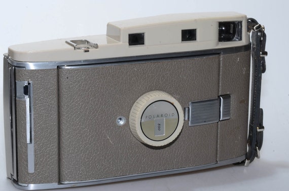 Polaroid Land 800 Instant Camera vintage 1960s Roll Film