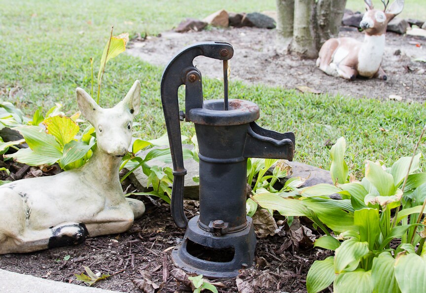 Antique Iron Well Water Pump Rustic Primitive Water Pump