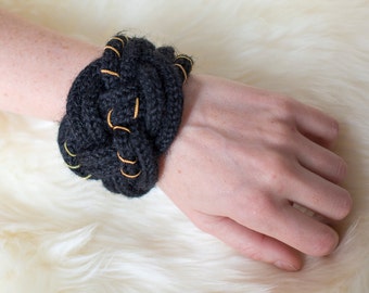 Items similar to Felt cuff Wool Bracelet Unique wool jewelry Embroidery ...
