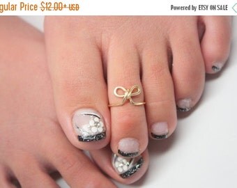 Gifts for People w/ Feet. curated by The Art of Doing Stuff on Etsy