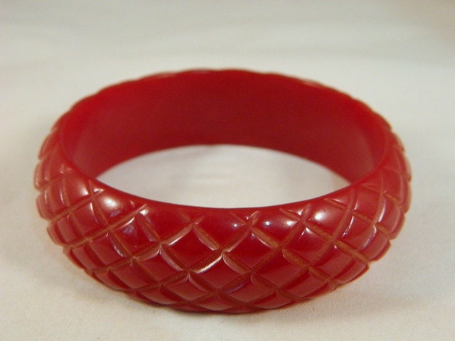 Dark Red Carved Bakelite Bangle / Vintage 1960s Bangle / Chunky blood ...