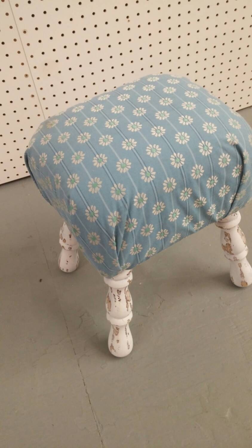 Collectible White Daisy Shabby Chic Tall Legged Footstool Home Decor ...