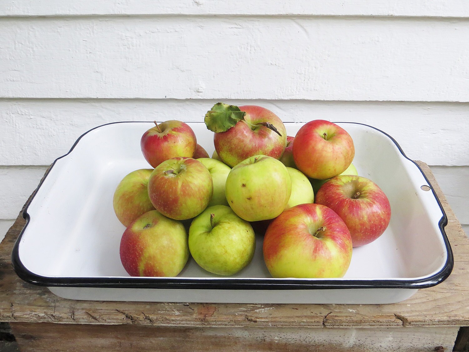 18″ rustic enamelware tray ~ white enamelware tray with double handles ...