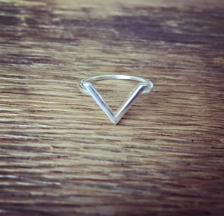 Sterling silver Minimalist V ring Silver by JasmineJewelryShop