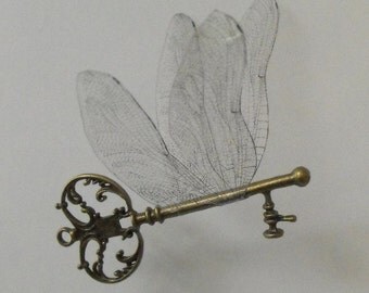 10 x flying 'magical' keys with wings various types