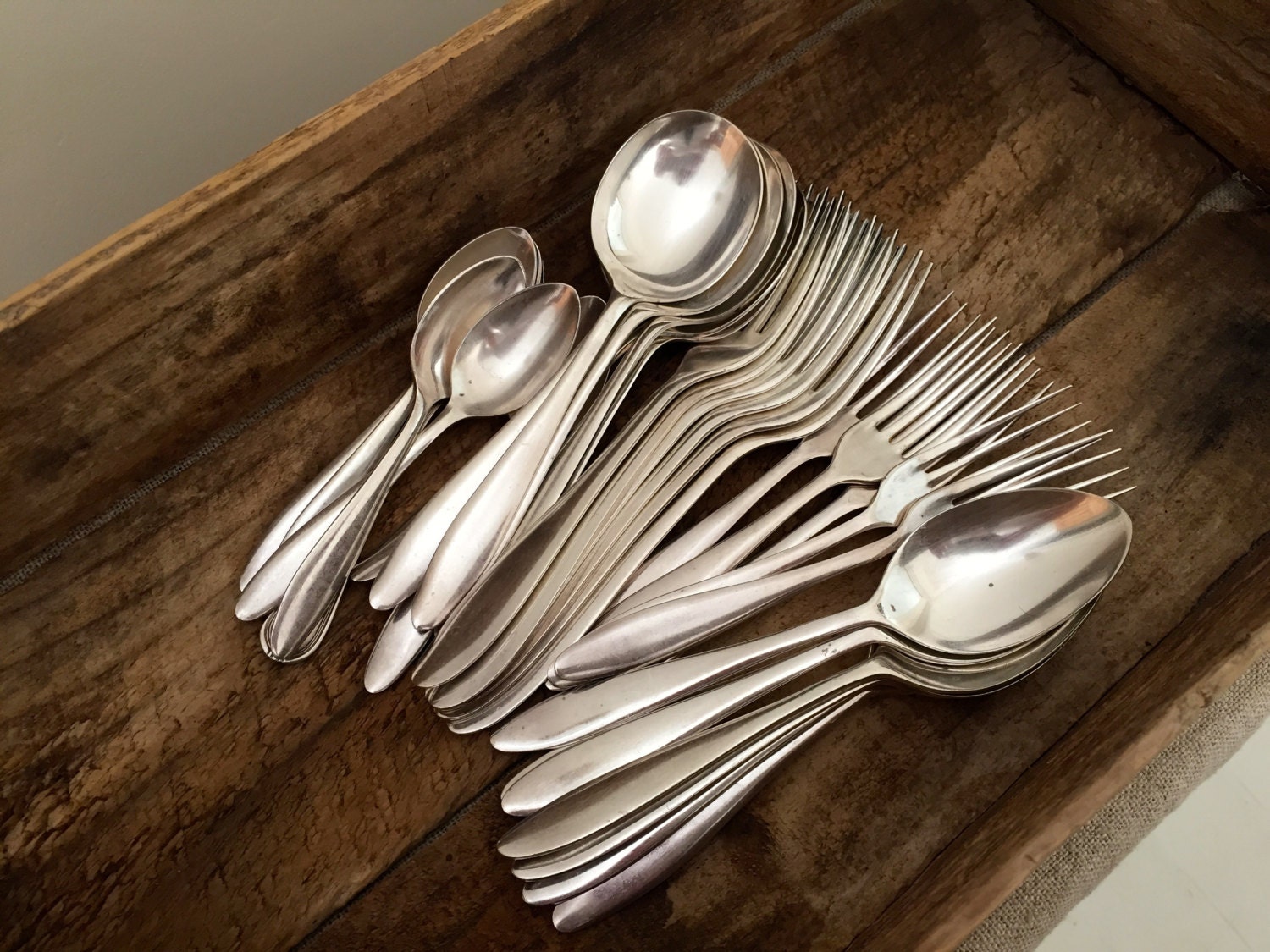 VINTAGE cutlery set, 30 piece setting. GROSVENOR plate A1 cutlery ...