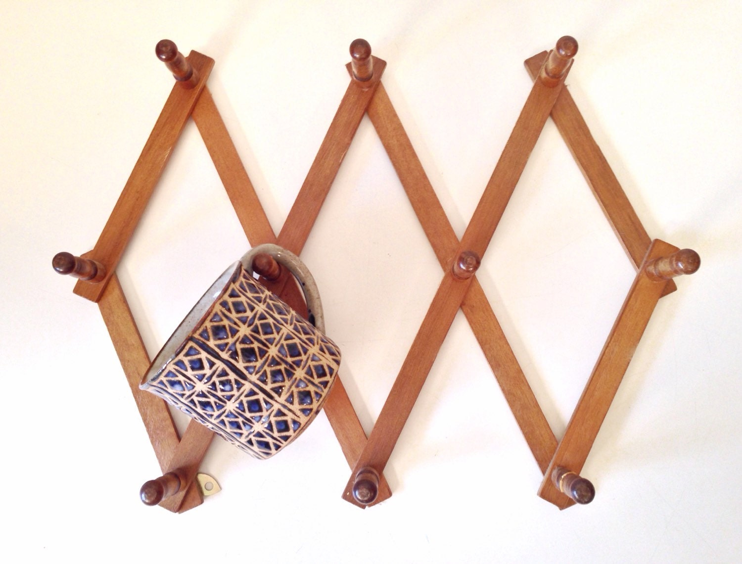 vintage peg rack – wooden mug cup rack – ten peg accordian folding ...