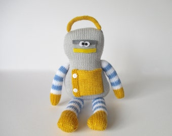 Space Rocket and Astronaut toy knitting patterns by fluffandfuzz