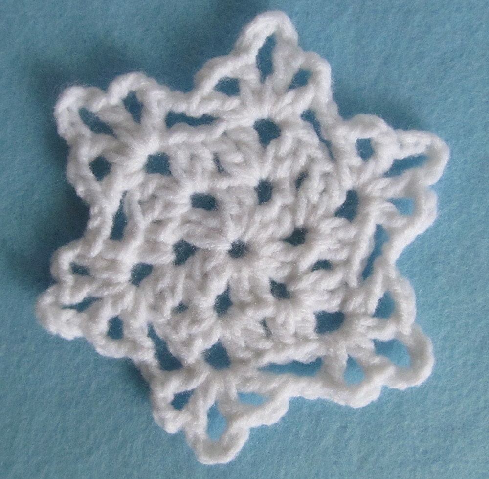 Crochet Large WHITE SNOWFLAKE Appliques / 4 3/4 Crochet