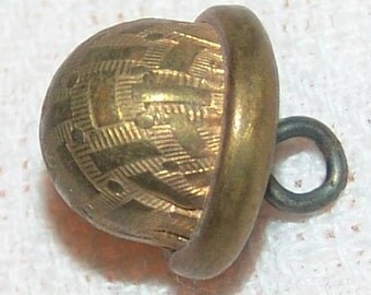 Victorian Clam Broth Glass Button by YesterYearsFindings on Etsy