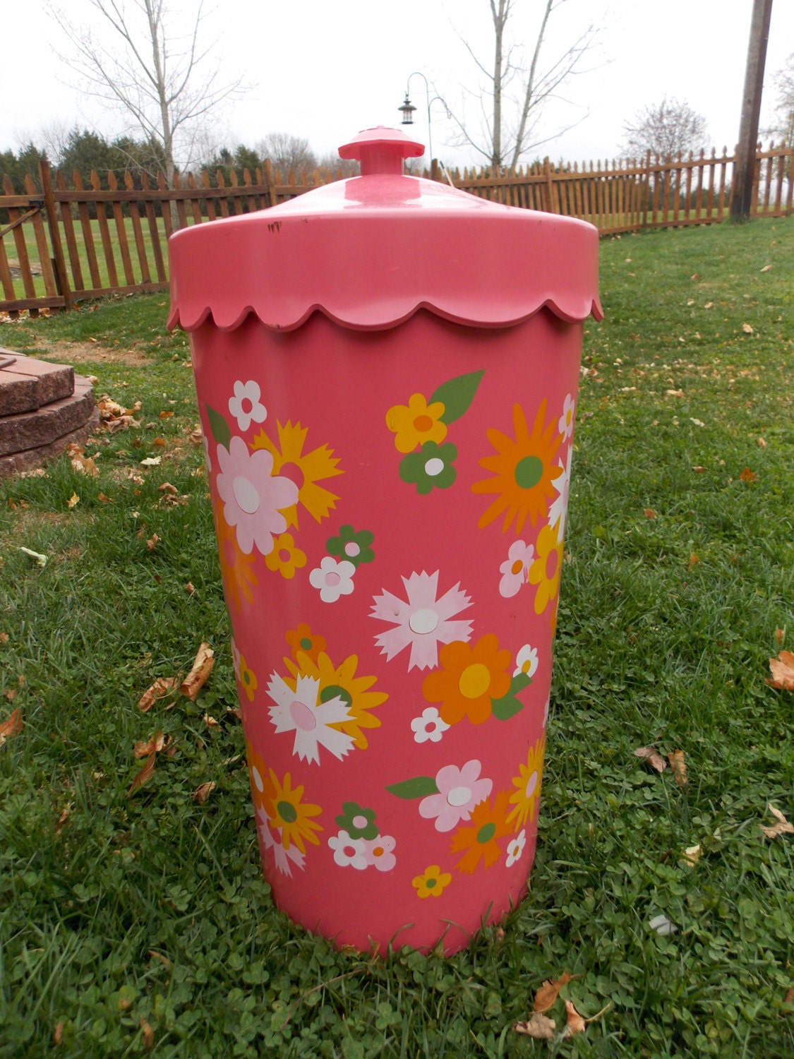 Hamper Waste Basket Bright Pink Plastic with Lid MidCentury