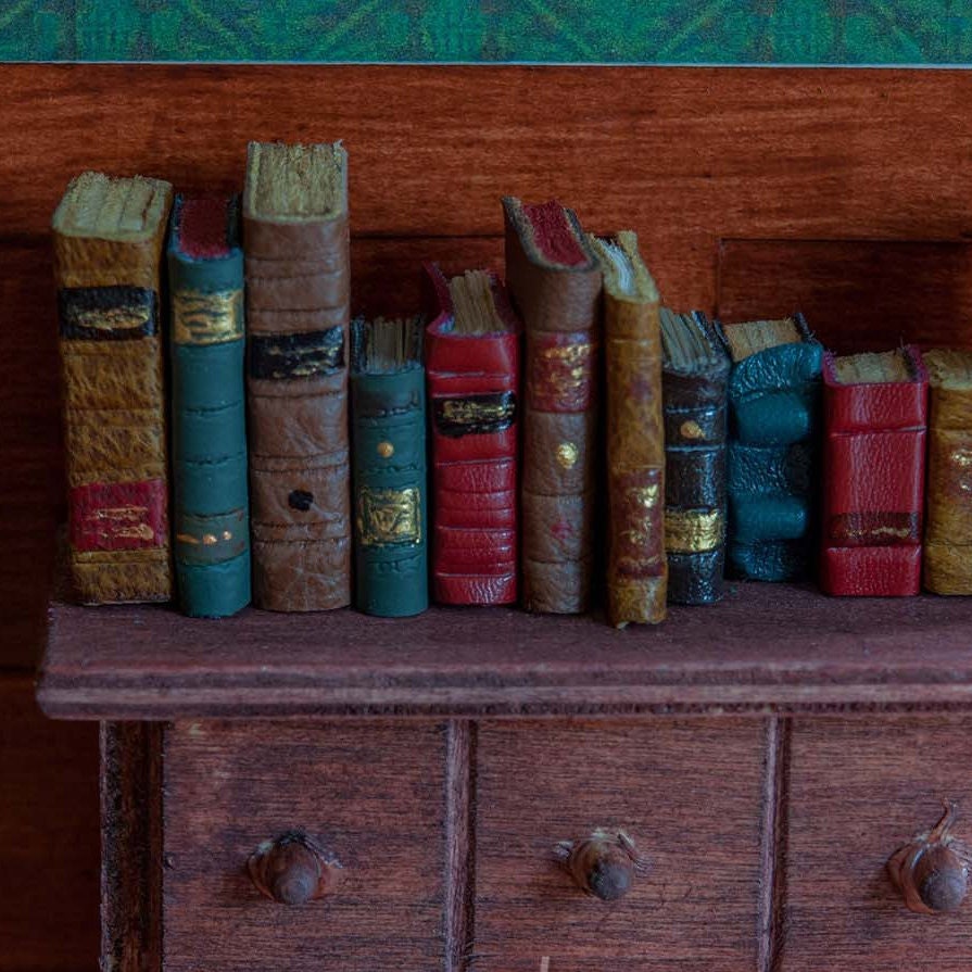 Handmade miniatures mainly miniature books. by SandwomanCraft