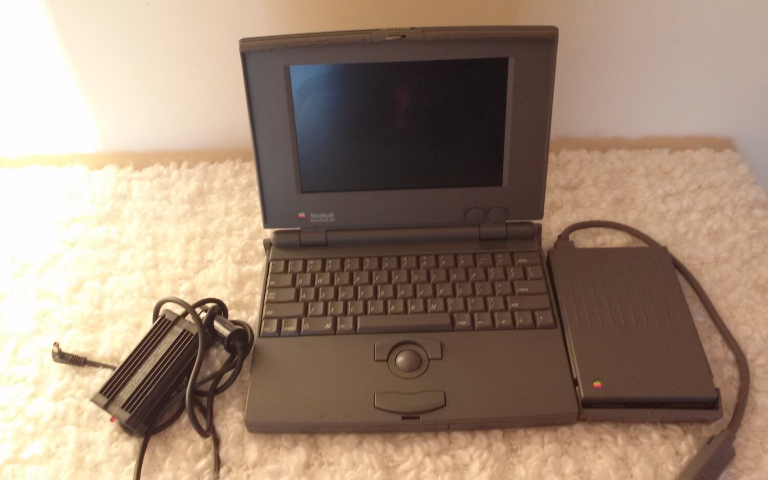 Ultra RARE Vintage-Macintosh PowerBook 100 with Floppy Drive