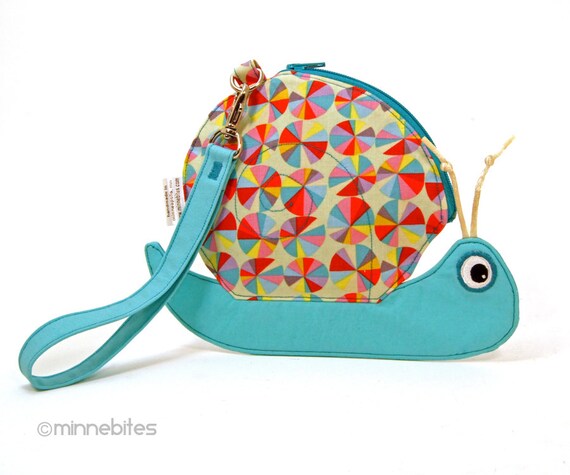 Snail Pouch by MinneBites / Handmade Snail Purse by minnebites