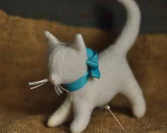 Small felt cat | Etsy