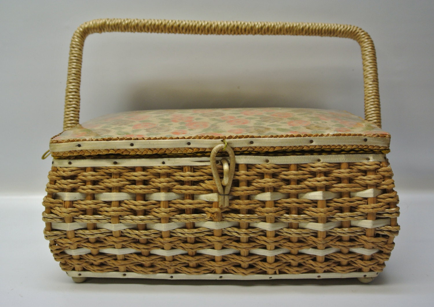 Beautiful deluxe sewing basket – excellent condition – beautiful floral ...