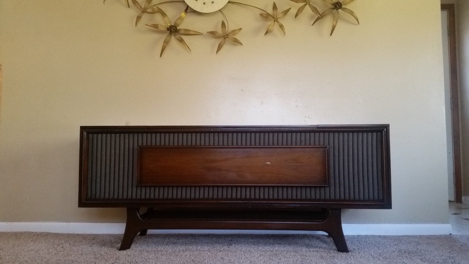 Mid Century Modern Turntable Stereo Console // Repurposed Stereo ...