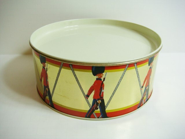 British Royal Guard Tin – Cookie Tin – Biscuit Tin – Haute Juice