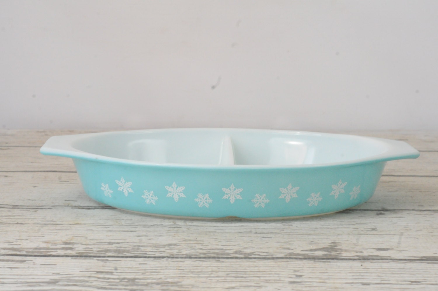 Vintage Pyrex Snowflake Pattern 1 1/2 Qt Divided Casserole Dish – Haute ...