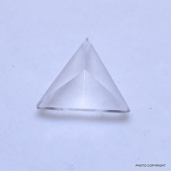 16mm NATURAL QUARTZ triangular pyramid smooth polish by GEMSONLY