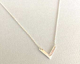 V necklace | Etsy