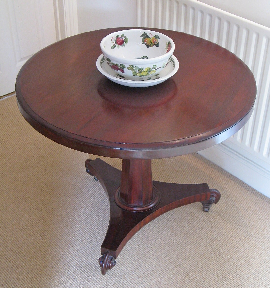 Victorian Mahogany Veneered Circular Tilt-Top Breakfast Table – Haute Juice