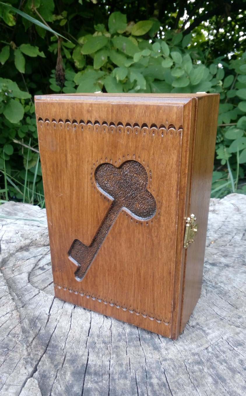 Key holder Wooden key cabinet Handmade key holder Locker Key