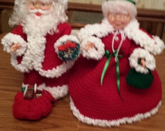 PDF Pattern. Mrs. Santa with a Christmas tree