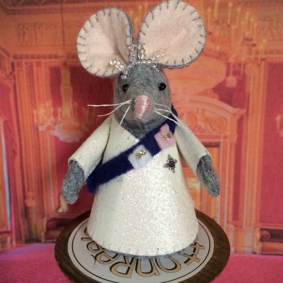 Queen Mouse by CottonReelCraft on Etsy