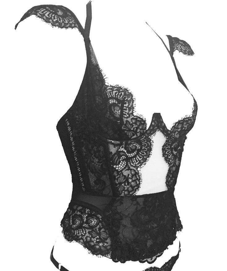 Clarissa Lace plunge basque