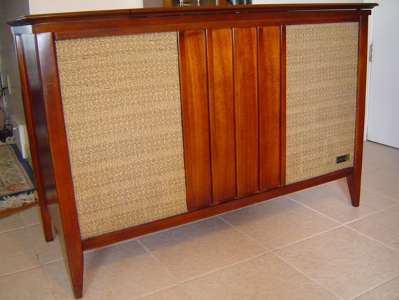 Vintage Zenith Stereo Radio / Record Player Console by PennyBunny