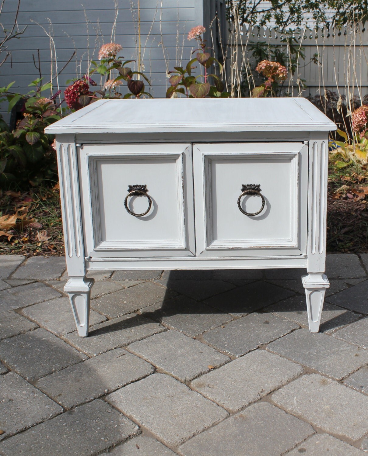 Vintage Cottage Style Side End Table – Haute Juice