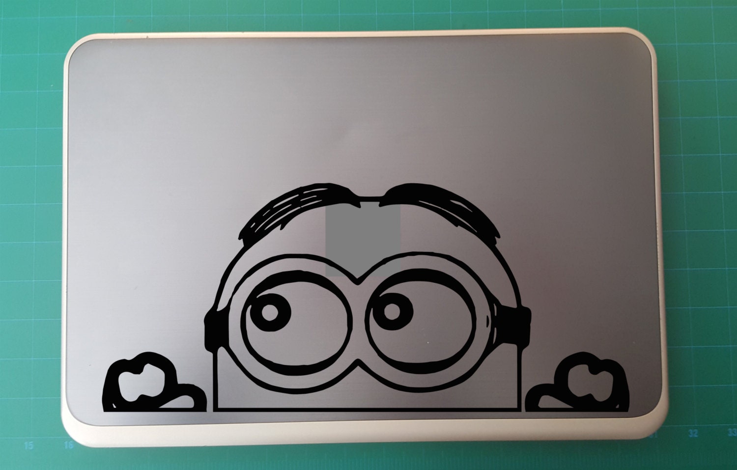 Minion peeking vinyl decal sticker accessory for Automotive