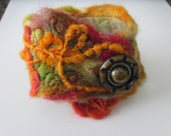 Items similar to Felt cuff Wool Bracelet Unique wool jewelry Embroidery ...