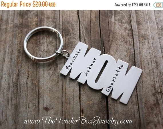 MOM personalized keyring with the kids names Hand by TheTenderBox
