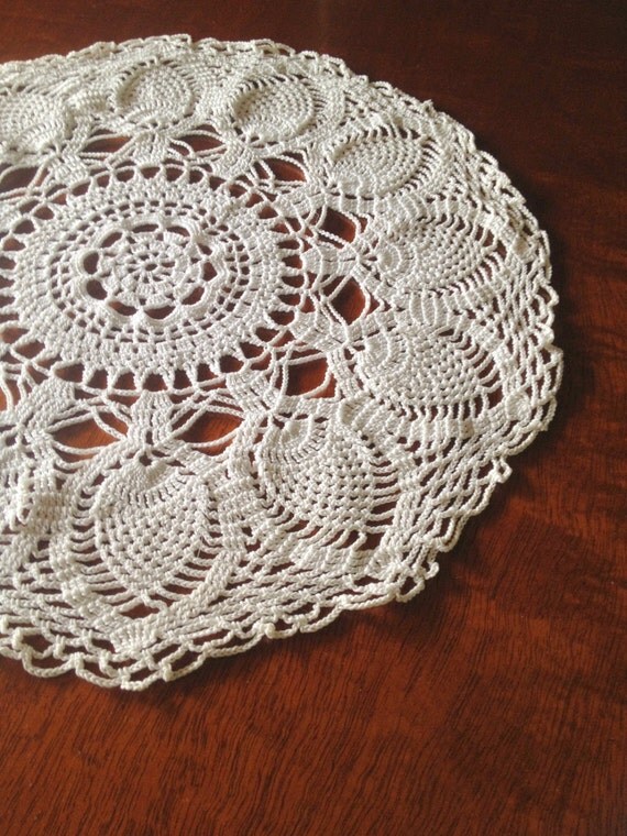 Pineapple Pattern vintage Doily Round 12 inch 30.5 cms with