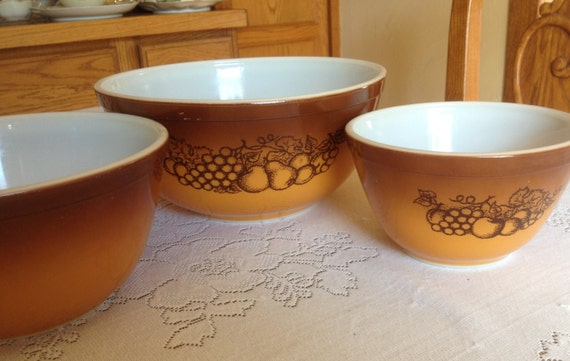 Vintage Set of 3 Nesting Pyrex Fruit Old Orchard Harvest