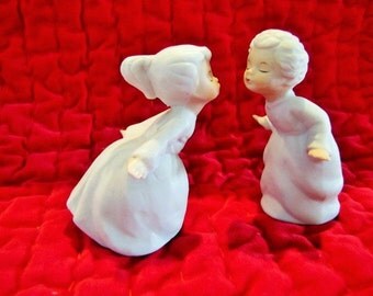 Kissing figurine | Etsy