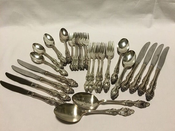 1881 Rogers Oneida Ltd Baroque Rose Silverplate 8 Place