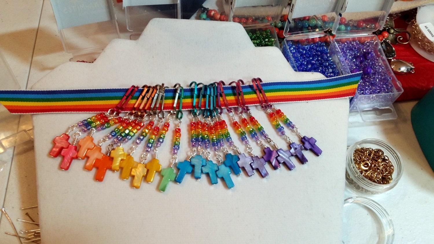 Cursillo Palanca pack of multi colored pins with small cross