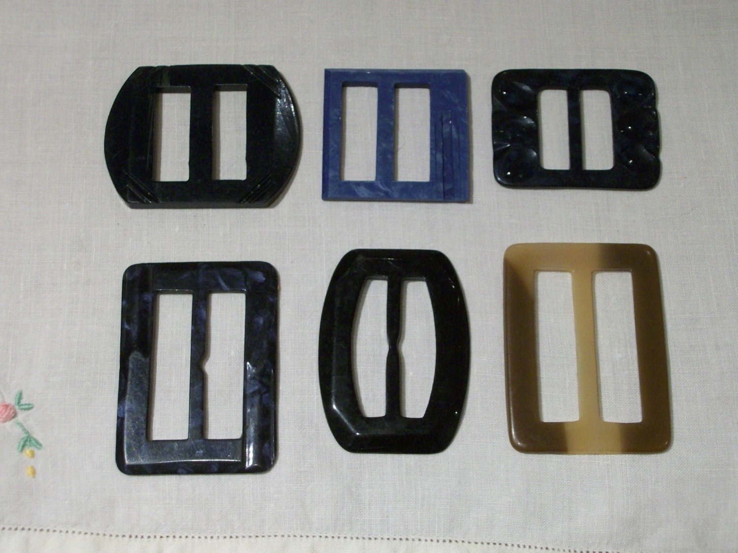 Collection of 6 1930s large plastic belt buckles – art deco – Haute Juice