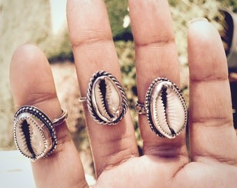 Cowrie shell ring | Etsy