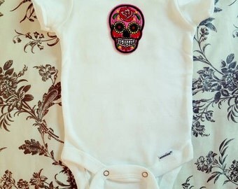 Items similar to "Totally Baby Skull" long necklace 3 beads on Etsy