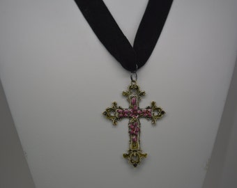 Gothic cross pendant | Etsy