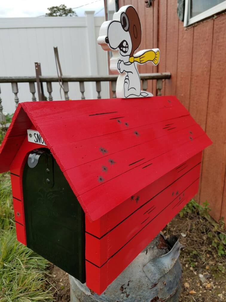 Snoopy Flying Ace Mailbox. MAILBOX INCLUDED