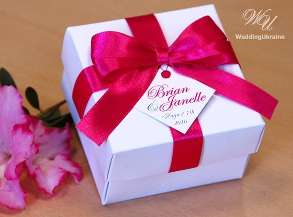 Elegant favor gift box with satin ribbon bow and by WeddingUkraine
