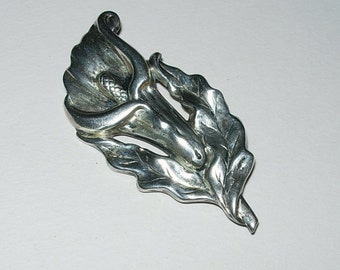 Lily brooch | Etsy