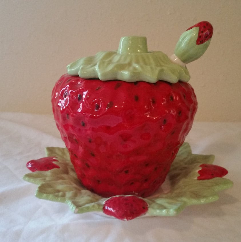 Jam jar shaped like strawberry /jam jar/strawberry