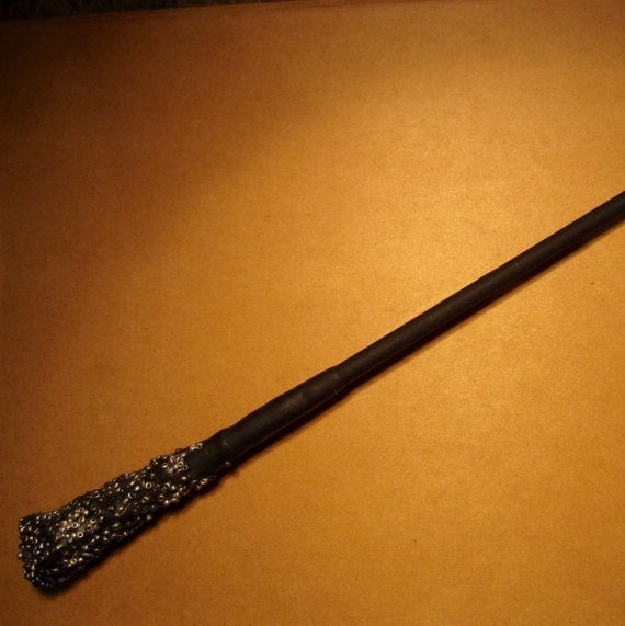 Blackthorn wand with a dragon heartstring core