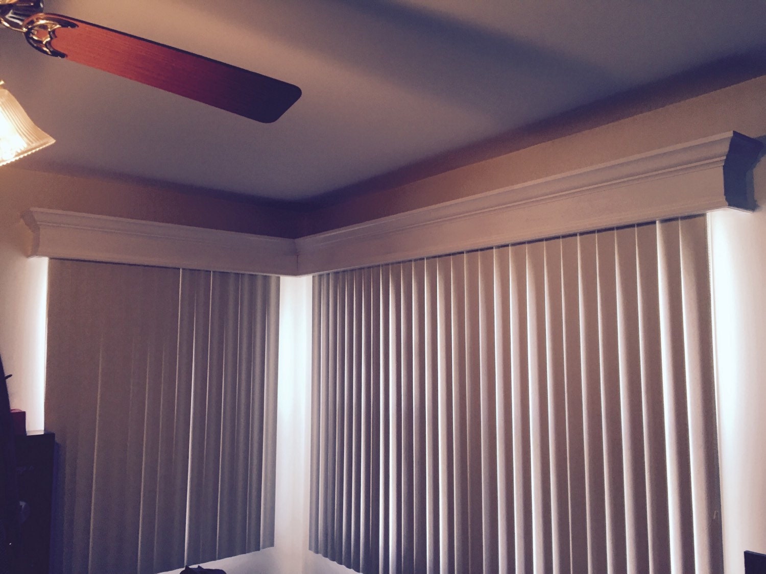 New Item Corner Cornice Box